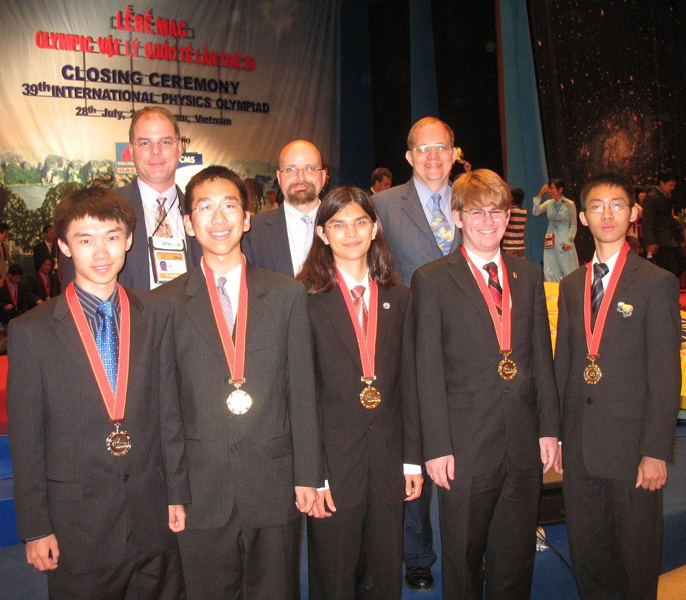 2008 U.S. Physics Team Wins 4 Gold and 1 Silver Medals